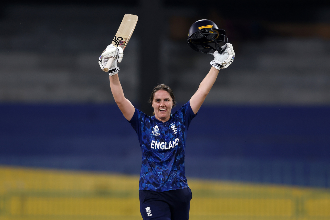 Sciver-Brunt ton, Ecclestone four-for help England brush aside Sri Lanka