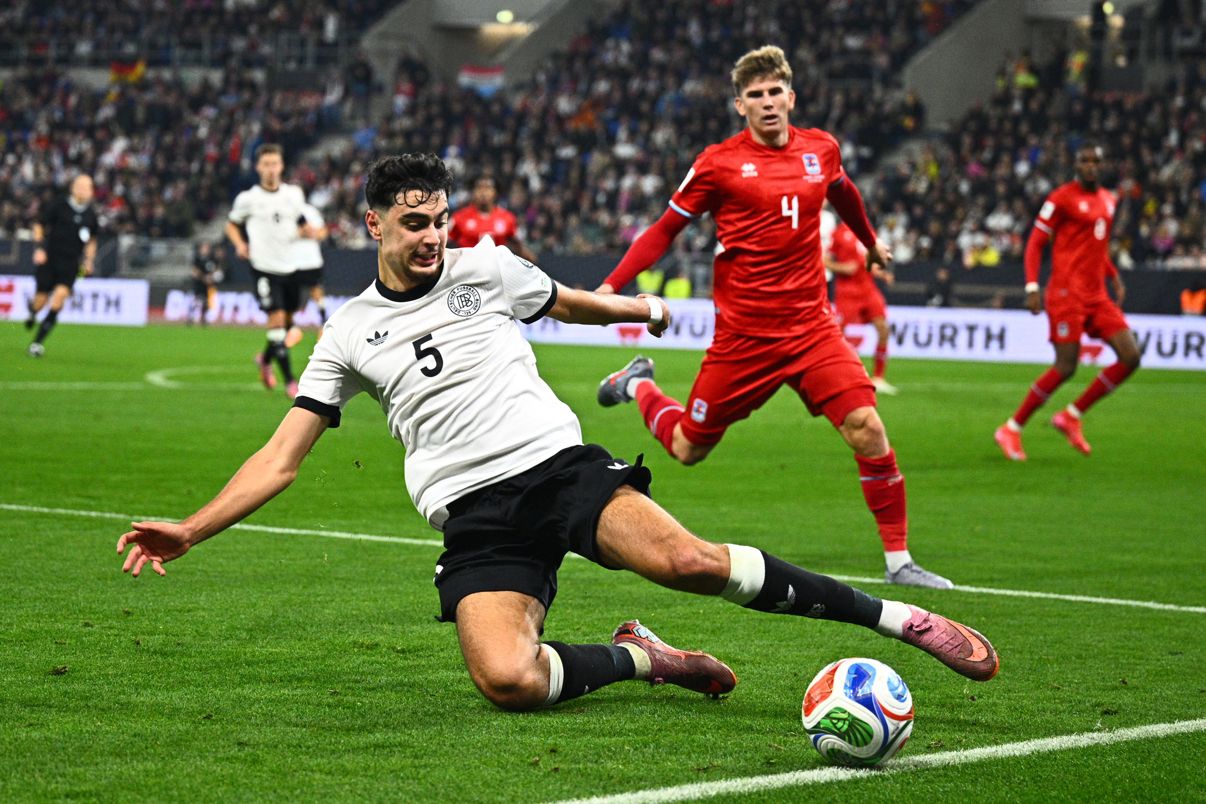 With these balls, Bayern Munich star Aleksandar Pavlović hoping to ...