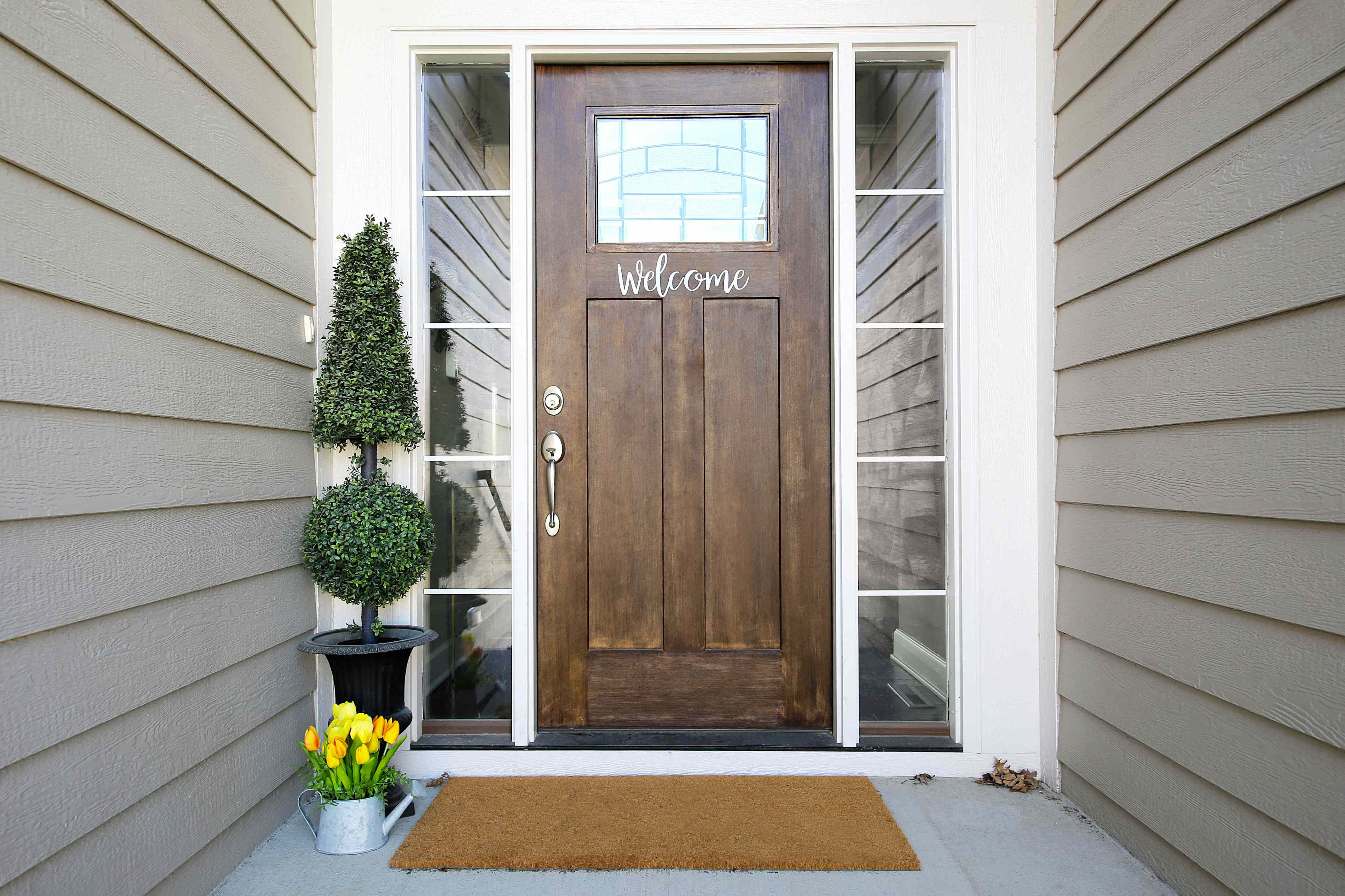 7 front door décor trends that instantly kill your curb appeal