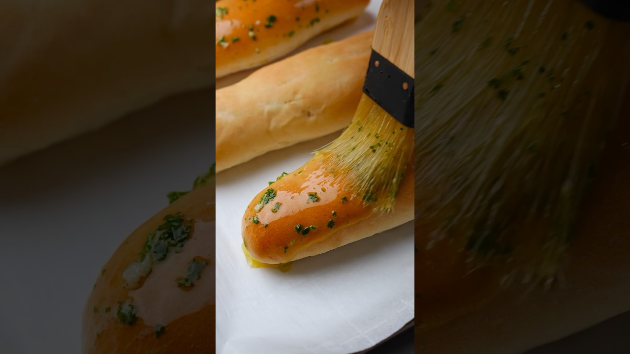 I can't believe how easy garlic butter breadsticks are! 🥖