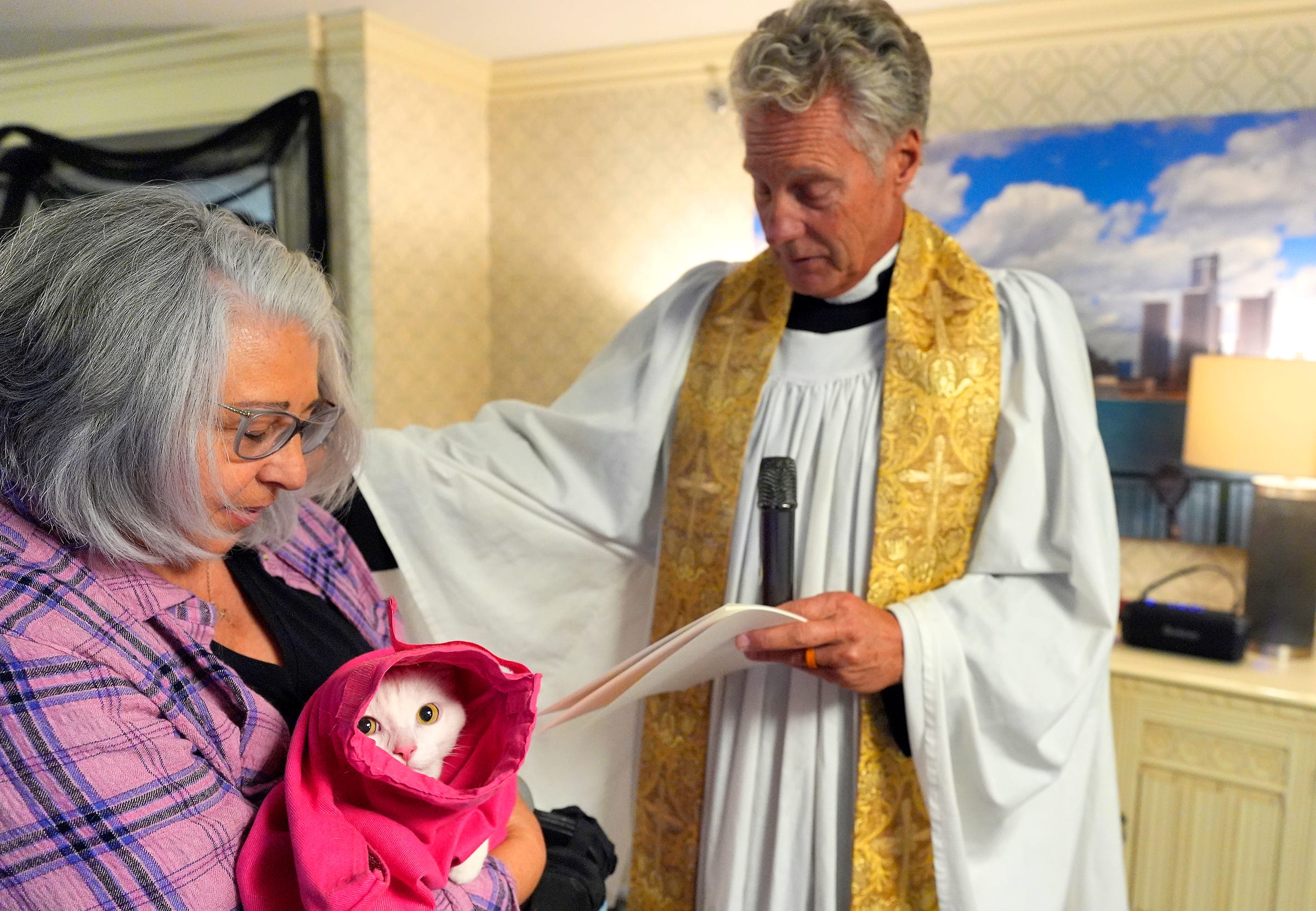 Cats and dogs parade metro Detroit assisted living facility