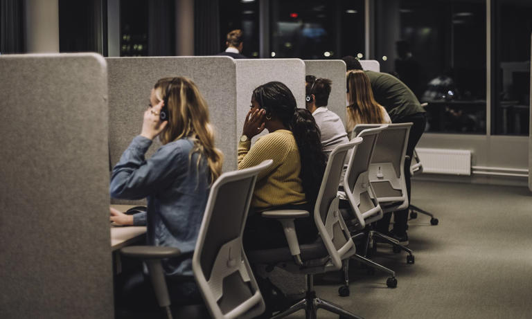 Gen Z hang up on classic style of phone call as they prefer shouting on ...