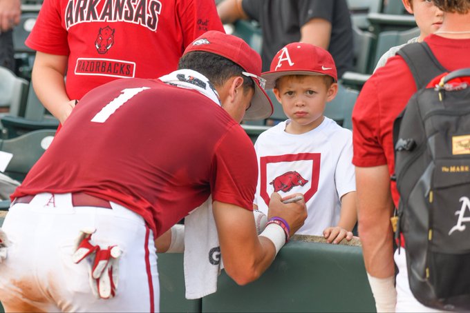 Helfrick-less Arkansas rallies past Dallas Baptist 5-3 in diamond ...