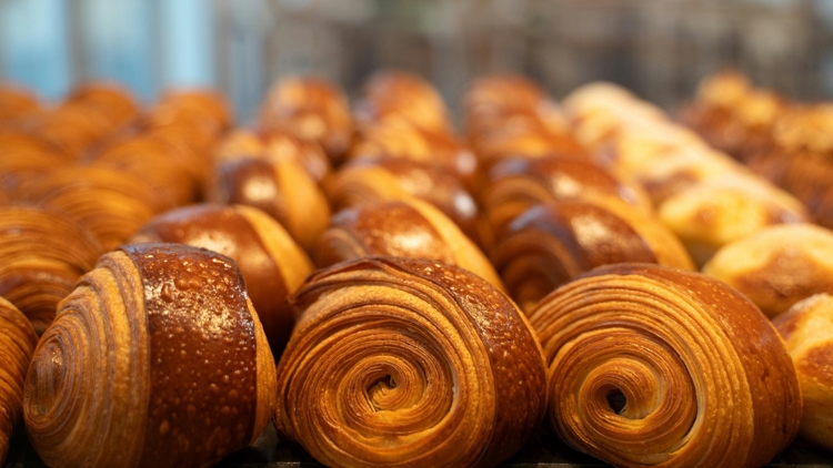 Beef at the bakery? 'JL Patisserie' in Phoenix claps back at viral food ...