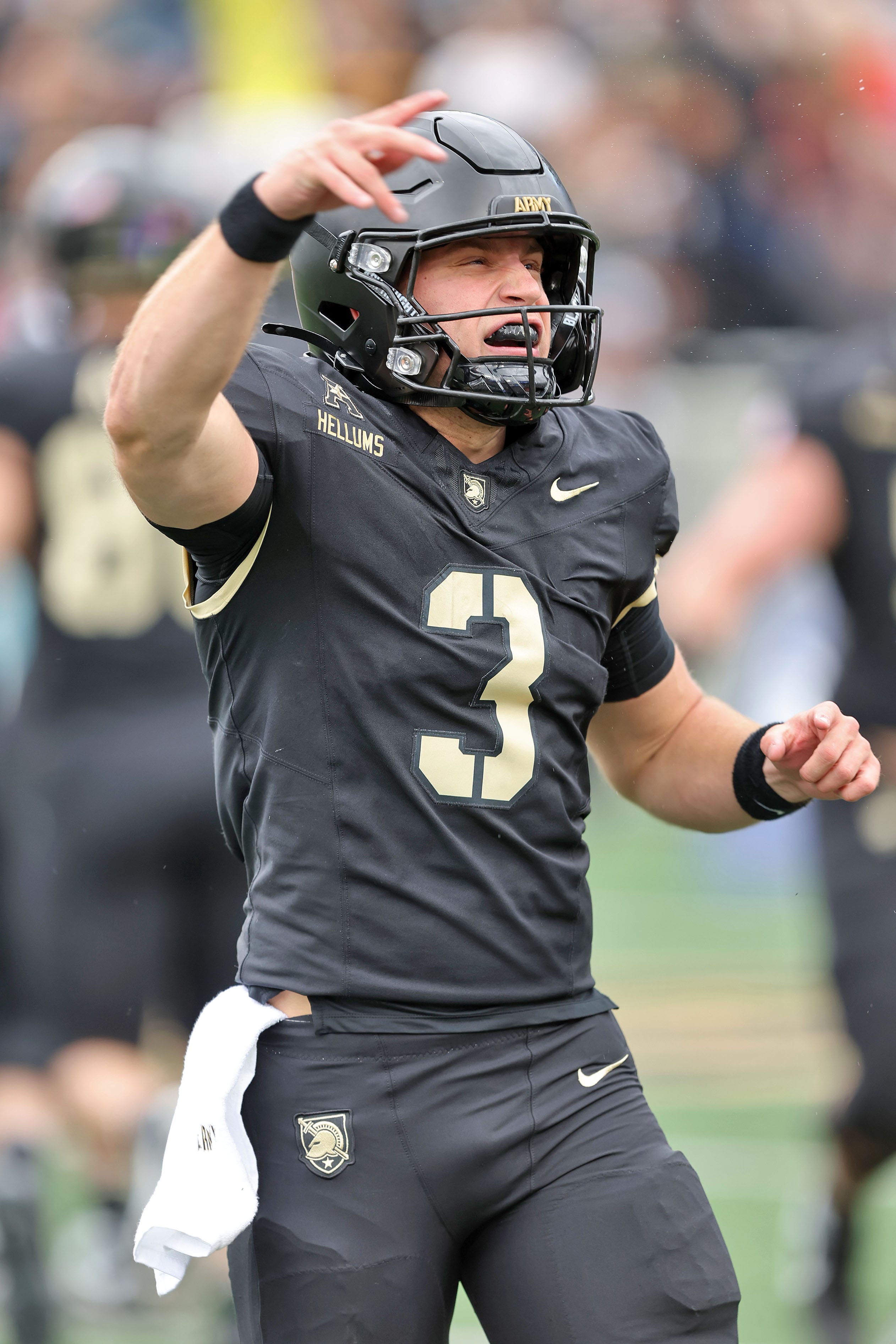 Army football starts strong to post victory over Charlotte