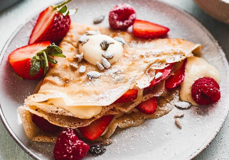 10 Tips Membuat Crepes Tipis yang Krispi ala Kafe, Camilan Manis ...