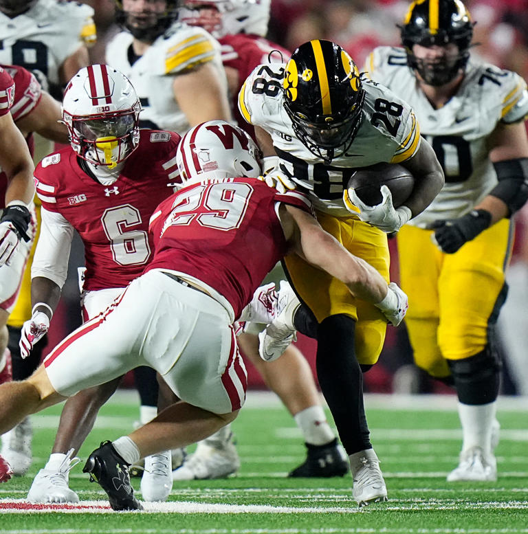 Wisconsin football depth chart for Game 7 vs. No. 1 Ohio State on Oct ...