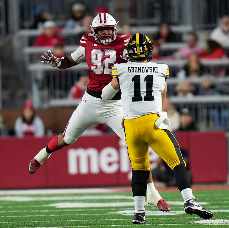 Wisconsin football depth chart for Game 7 vs. No. 1 Ohio State on Oct ...