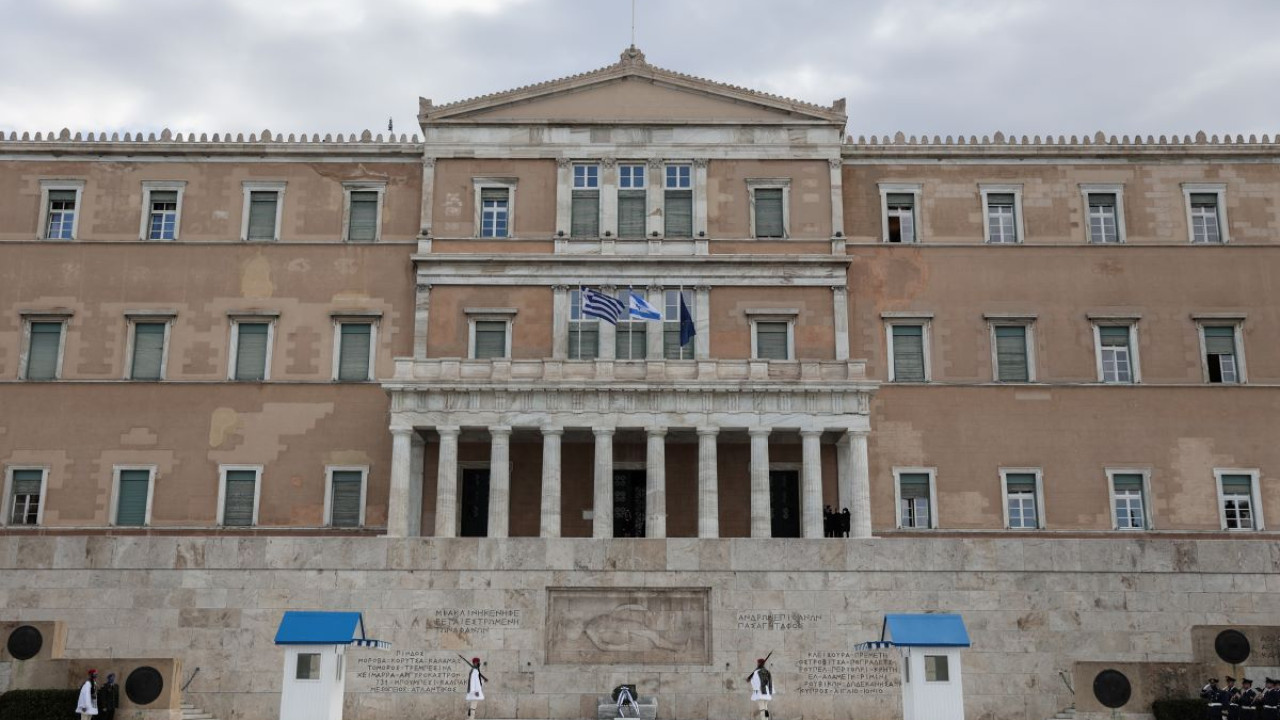 Ο Άγνωστος Στρατιώτης και οι νοικοκυραίοι