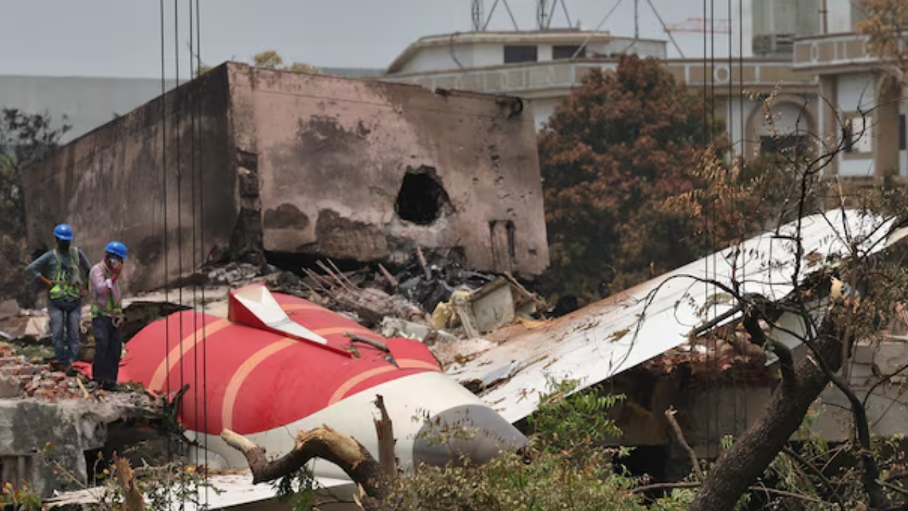 Air India tragedy: 'Boeing, US aviation regulator knew of 787 water ...