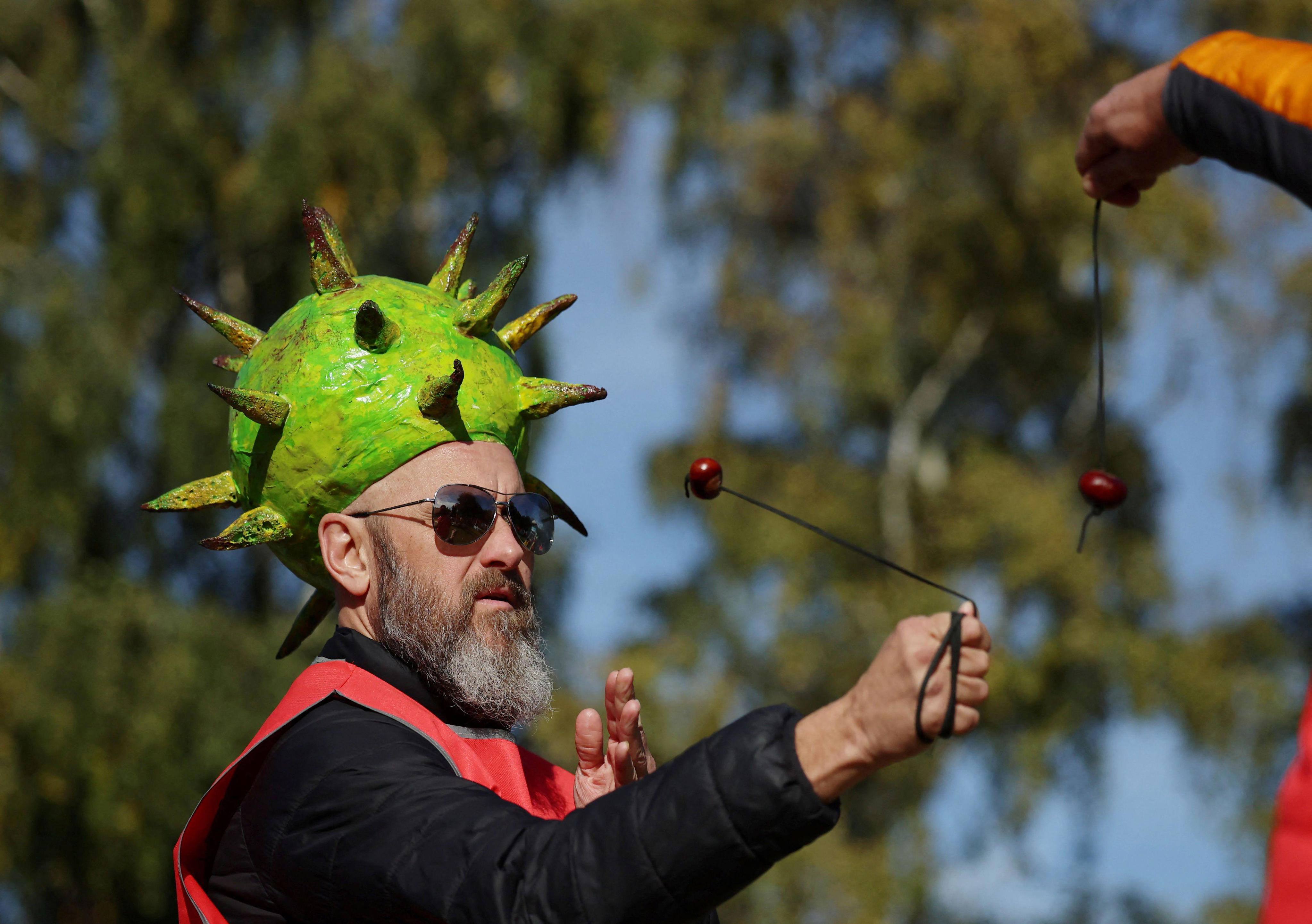 Hundreds compete for World Conker Championship title