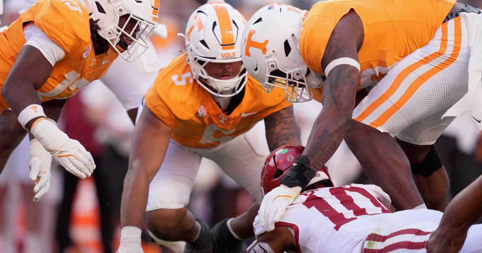 Tennessee LB Edwin Spillman ejected for targeting vs. Arkansas, out ...