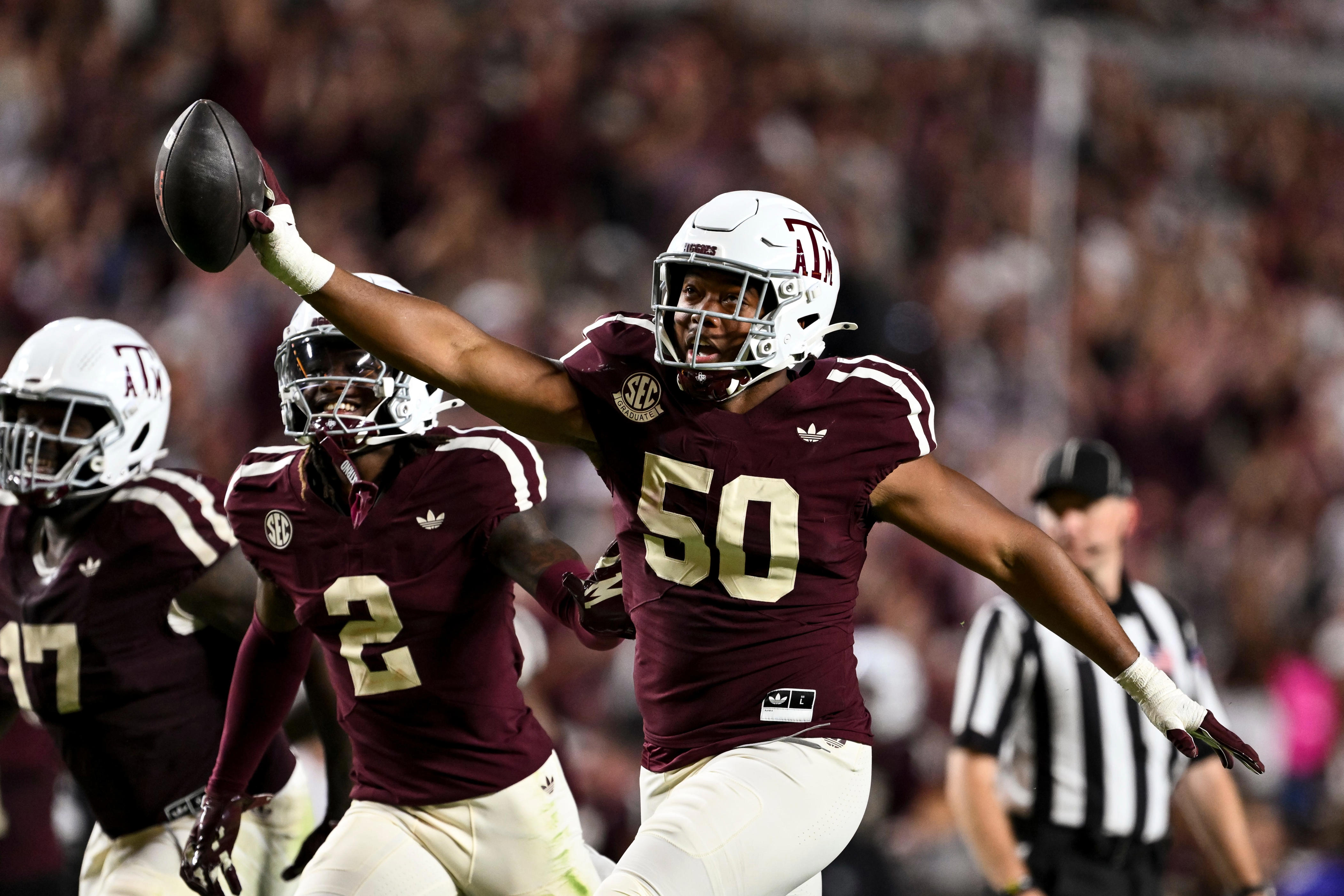 Texas A&M senior DE named SEC Defensive Line Player of the Week