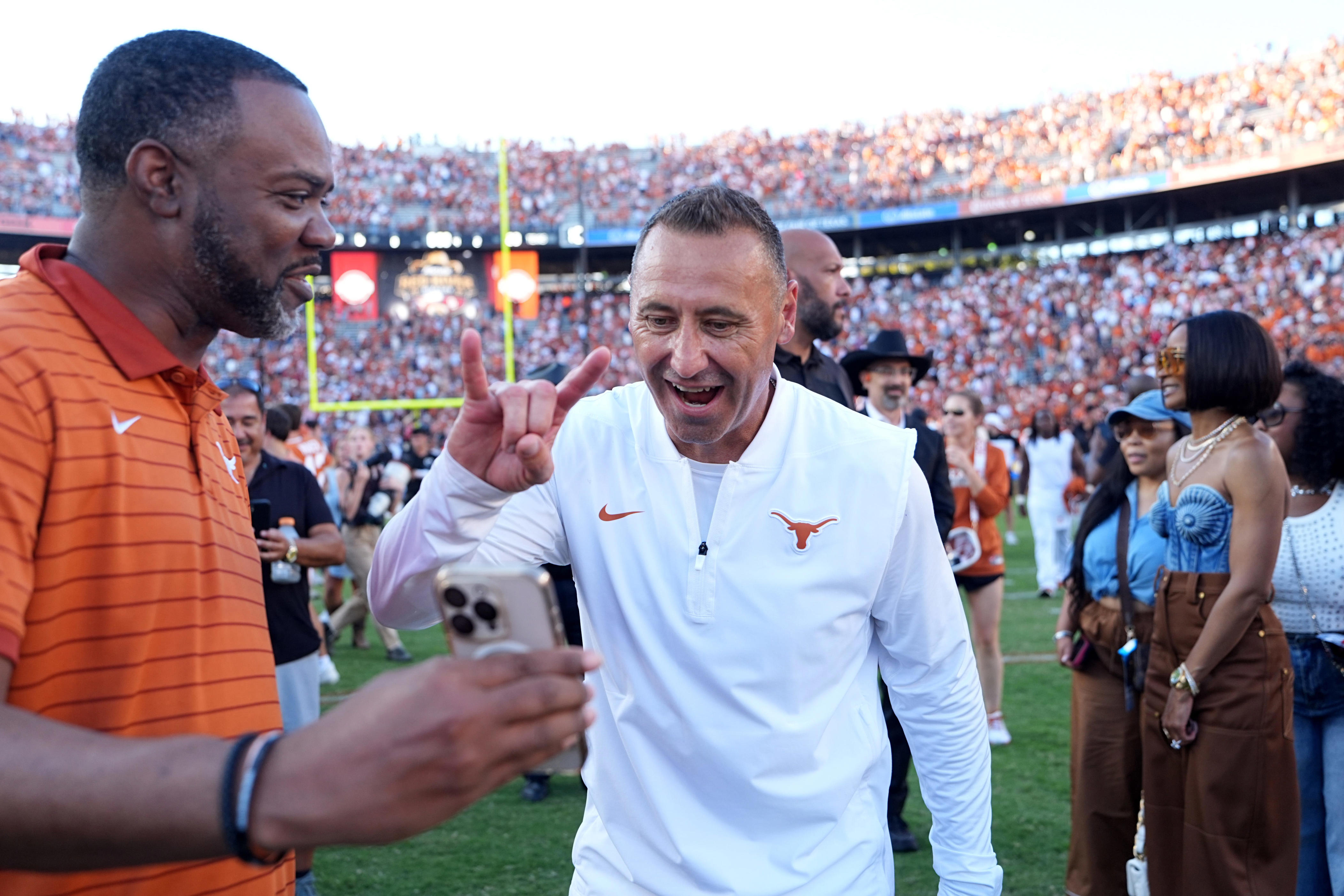 Iowa Football: Week 8 Hawkeyes bowl projection roundup