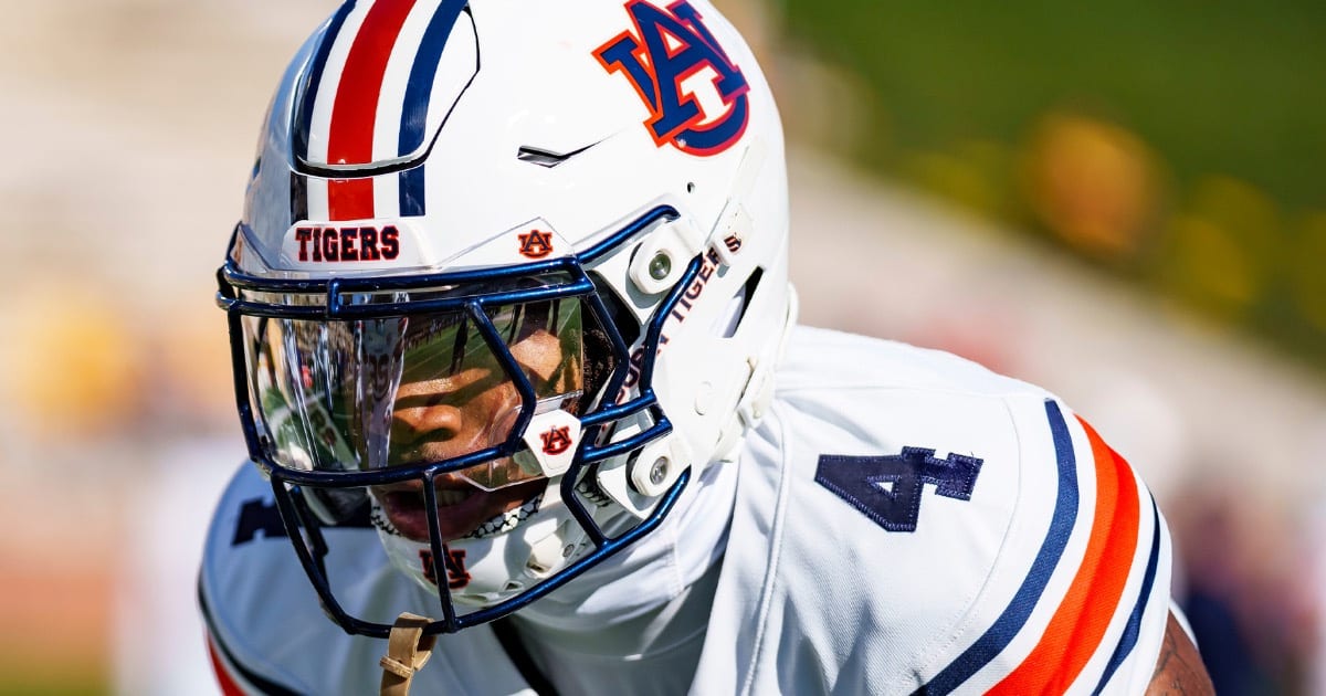 Kayin Lee ejected for targeting despite officials reviewing catch call