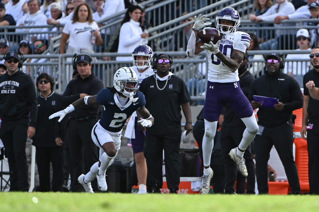 Komolafe scores late, leads Northwestern to 22-21 win over Penn State