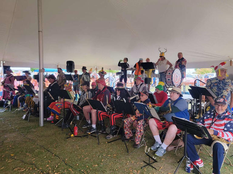 Crowds fill Frankfort for fall festival