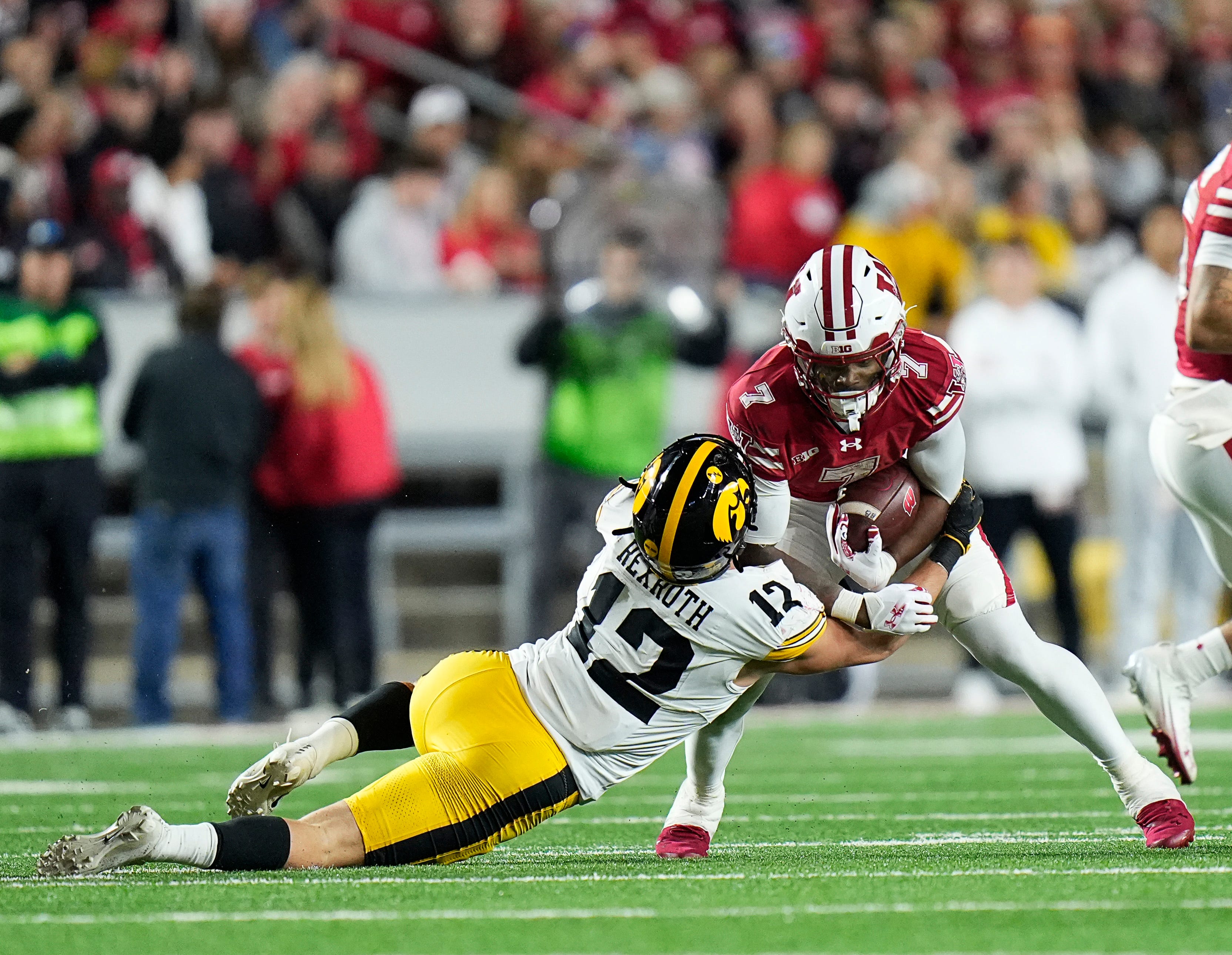 Wisconsin football transfer portal tracker: TE Tucker Ashcraft seeks ...