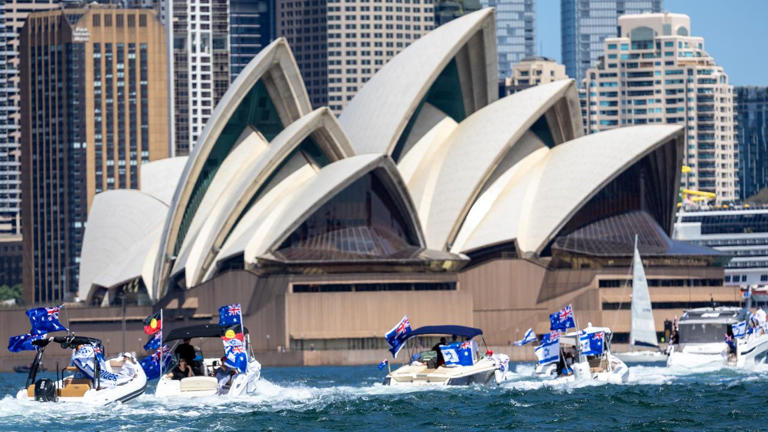 Convoy sails through famous Harbour