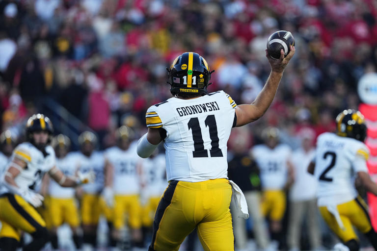 Iowa football vs. Wisconsin final score, recap: Hawkeyes blank Badgers