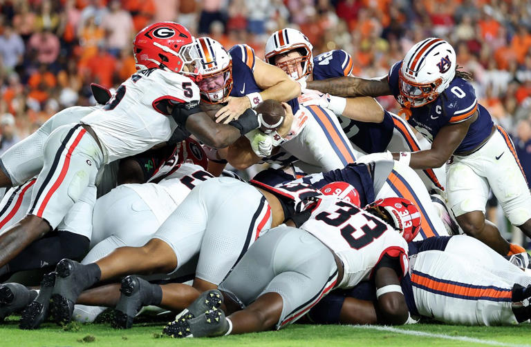Controversial call in Georgia-Auburn game leaves both fan bases angry