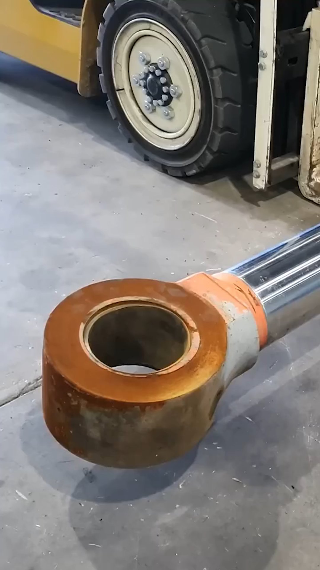 Machining a Cylinder Rod for Mining Excavator