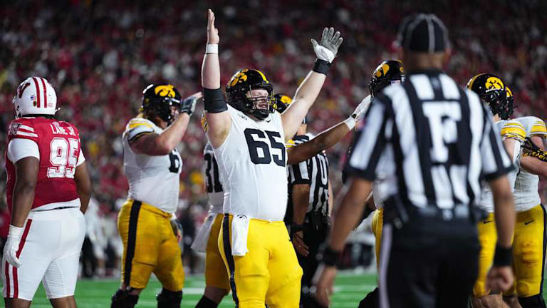 Wisconsin football alums 'crash out' after blowout loss to Iowa Hawkeyes