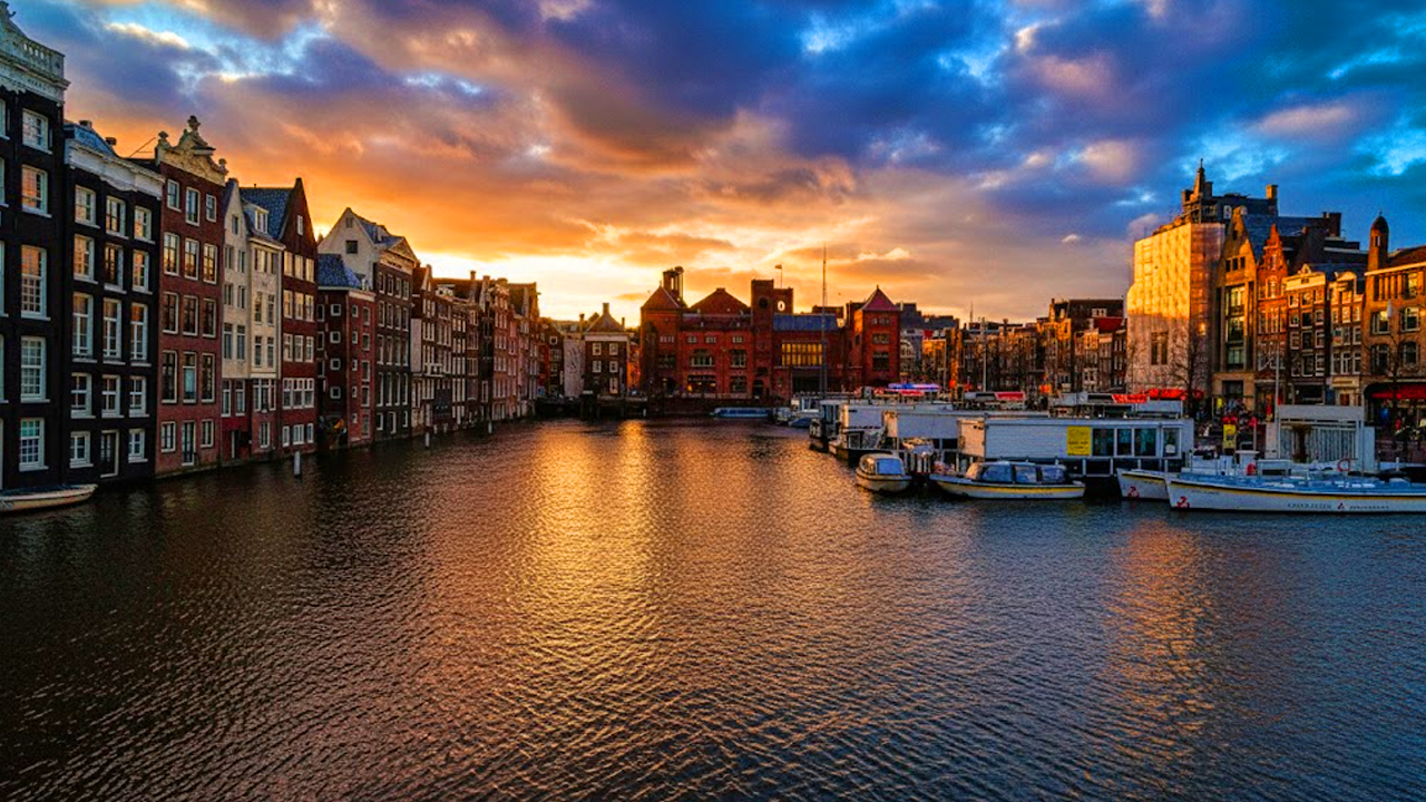 Amsterdam Walking Tour – After Snowfall in the Netherlands