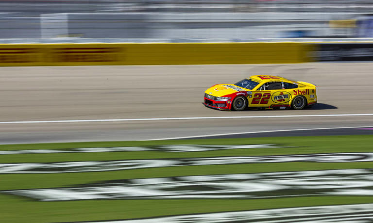 Hamlin hopes to turn pole position into South Point 400 win at LVMS