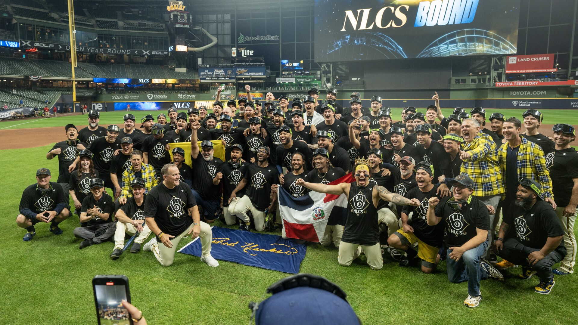 Brewers beat Cubs 3-1 in Game 5 of NL Division Series to earn NLCS ...