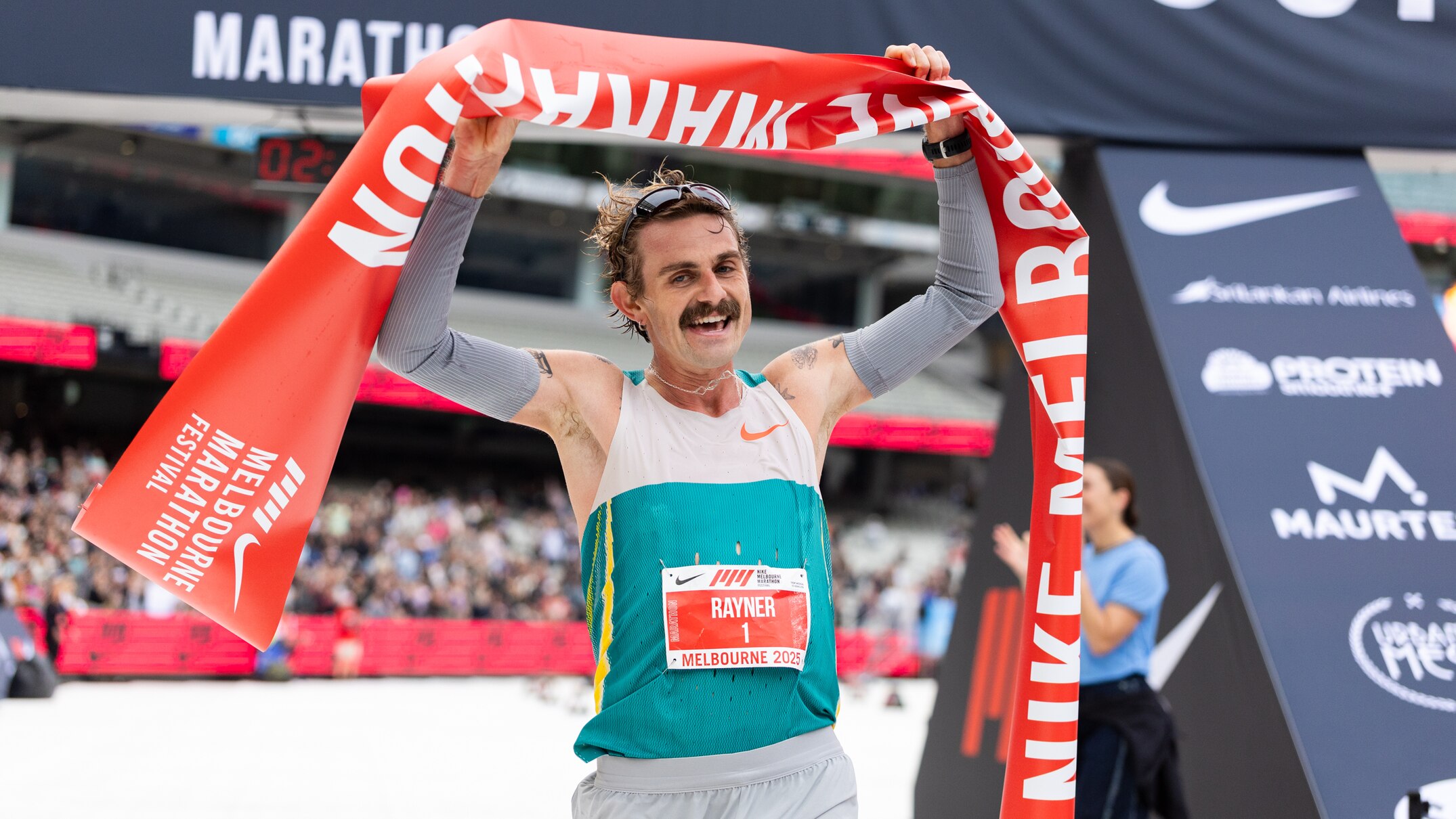 Record-breaking Melbourne Marathon Festival as 50,000 runners hit the road