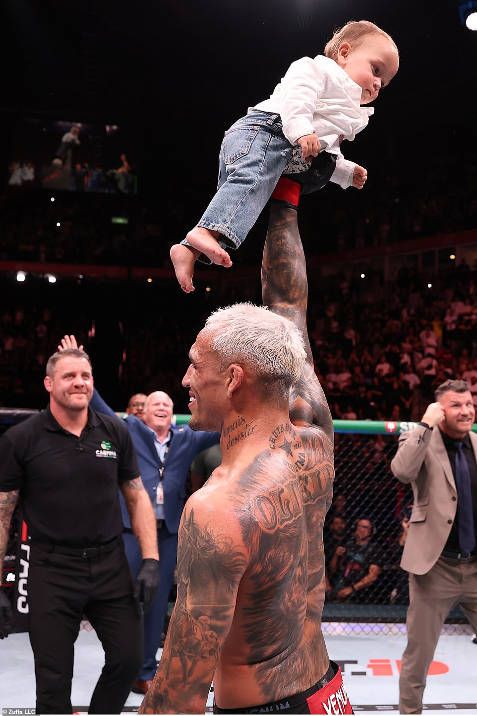 Fans react to UFC legend carrying his baby son in the cage