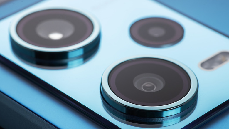 Tired Of Blurry Photos? Here's How To Clean Your Phone Camera Lenses ...