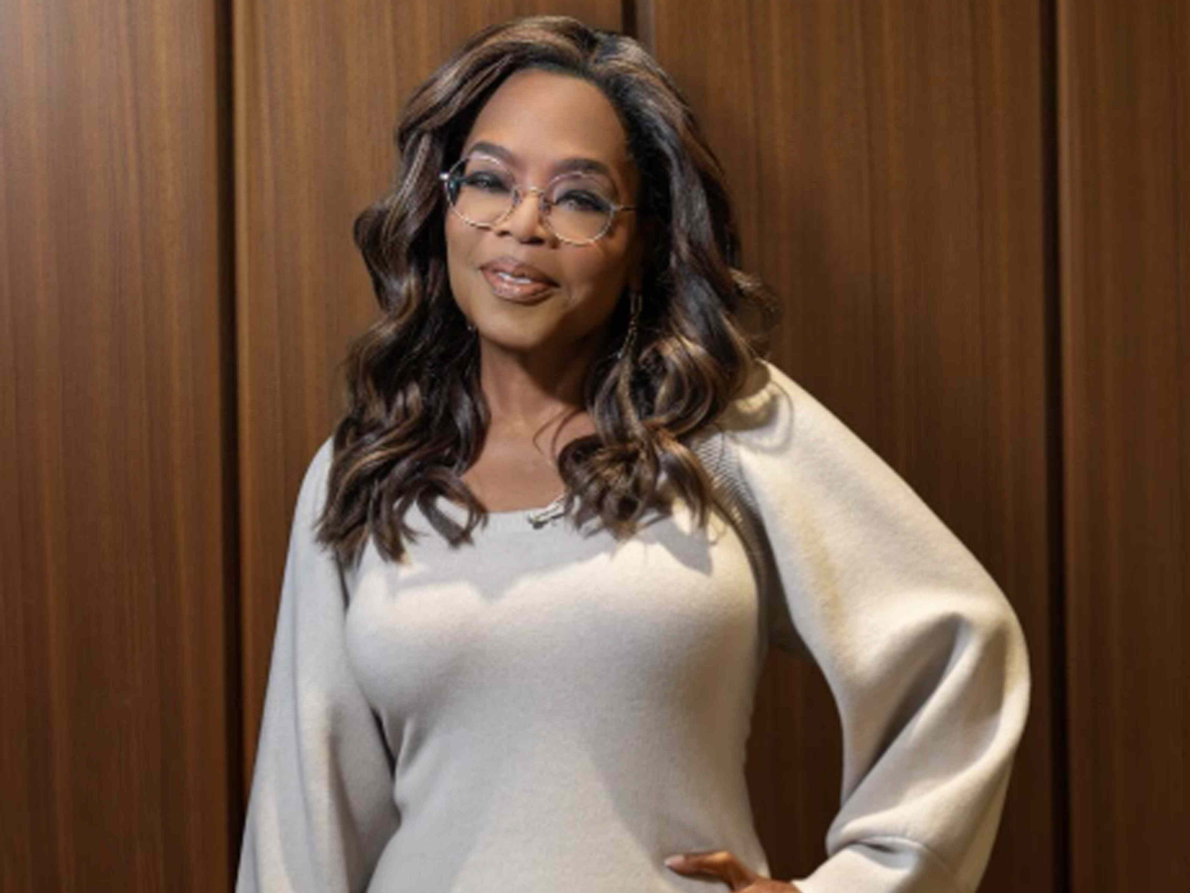 Oprah, 71, Wore a Flattering, Ageless Sweater Dress That Features One ...