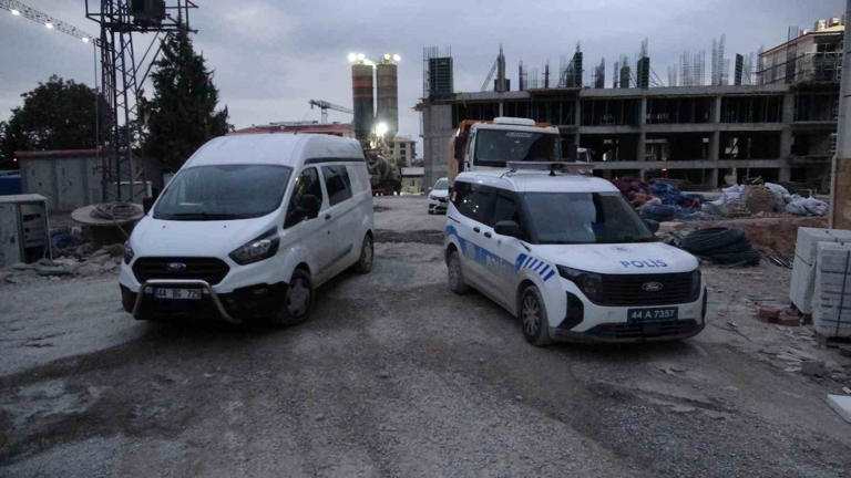 İnşaatta üzerine 750 kilo plastik boru düşen sürücü ağır yaralandı