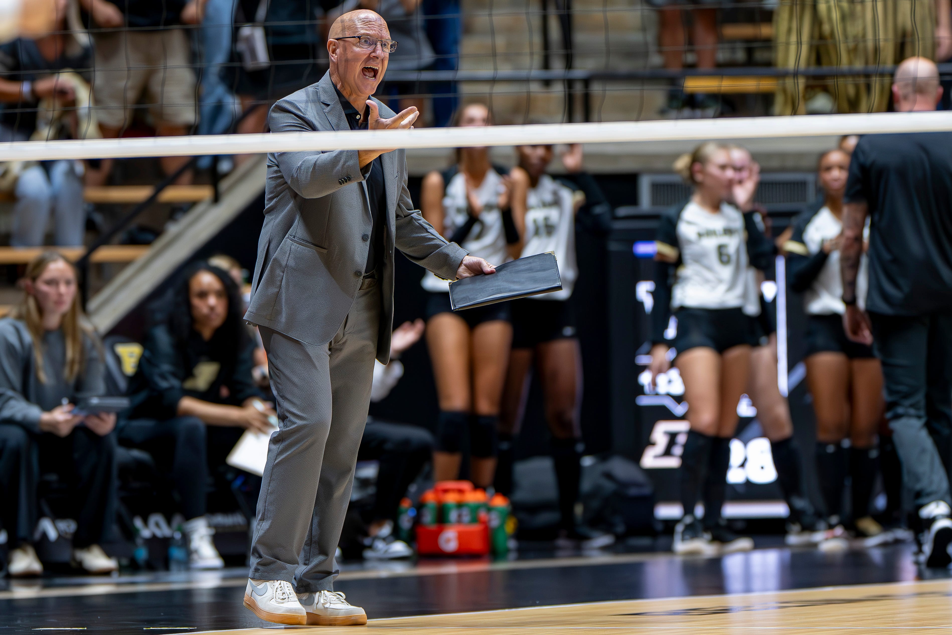 Contract shows commitment to Purdue volleyball coach Dave Shondell