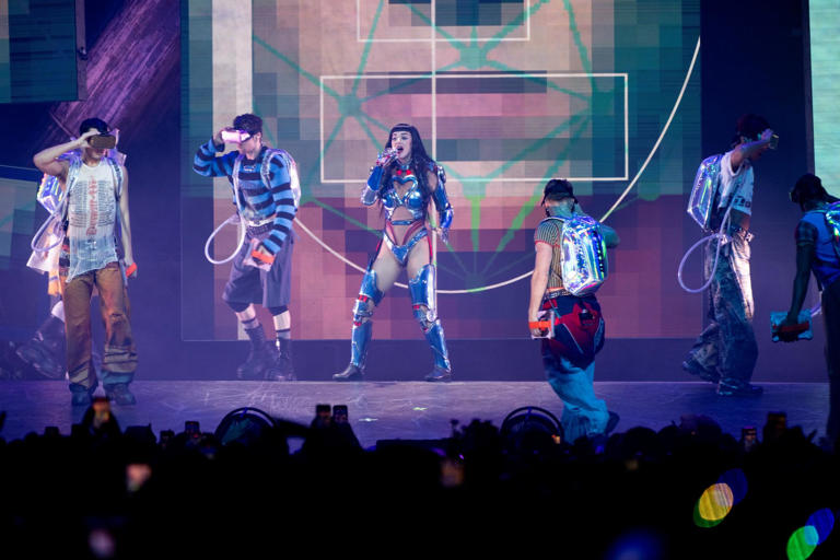Live Review: Katy Perry brings spectacular Lifetimes tour to Birmingham ...