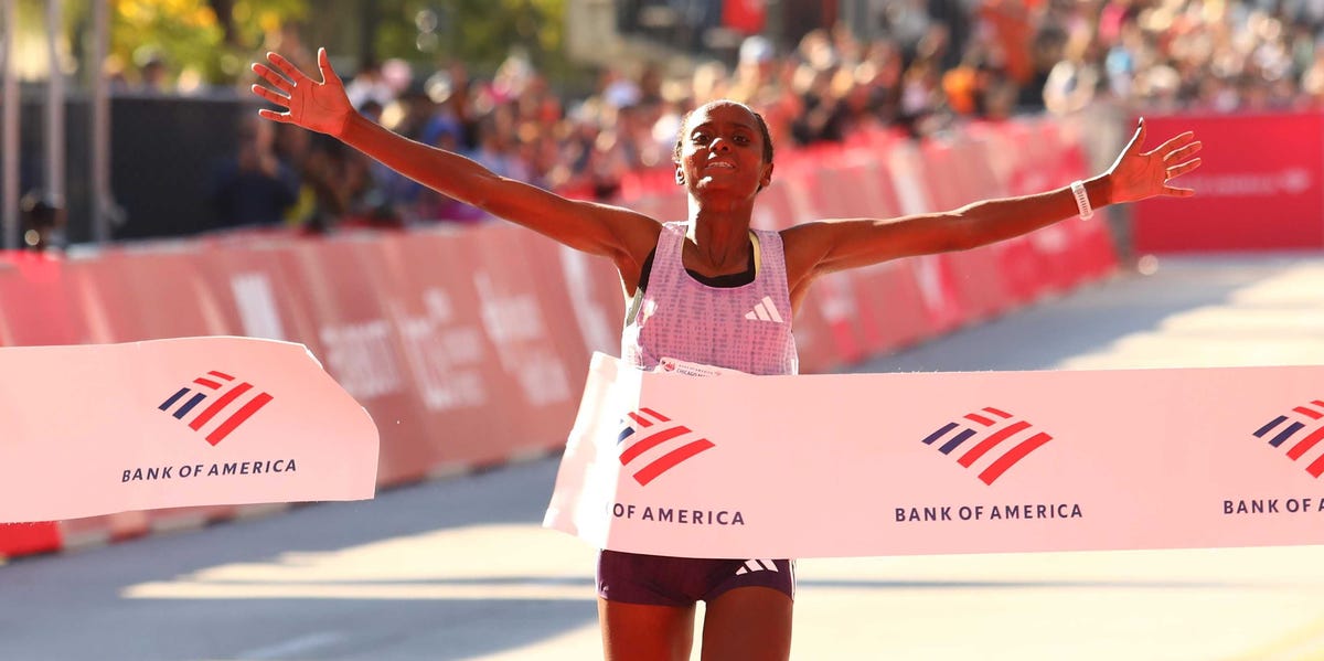 Hawi Feysa Runs Sub-2:15 to Win Women’s Race at Chicago Marathon