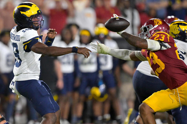 Washington vs Michigan picks, predictions, odds for who wins college ...