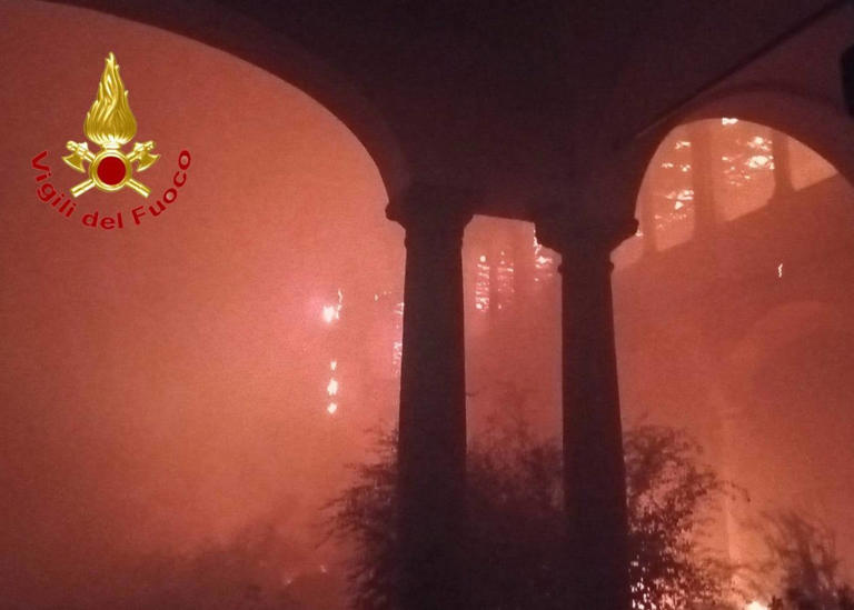 Incendio distrugge il monastero della Bernaga nel Lecchese