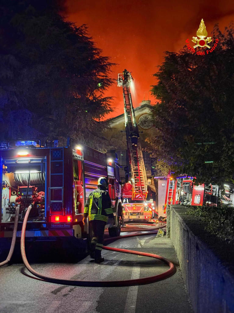 Incendio distrugge il monastero della Bernaga nel Lecchese