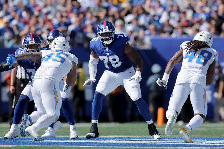 New York Giants restructure contract of OL Andrew Thomas