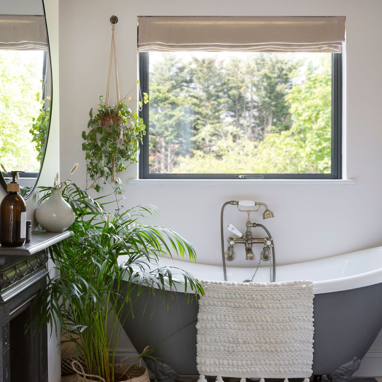 This one simple design trick will maximise natural light in a bathroom ...