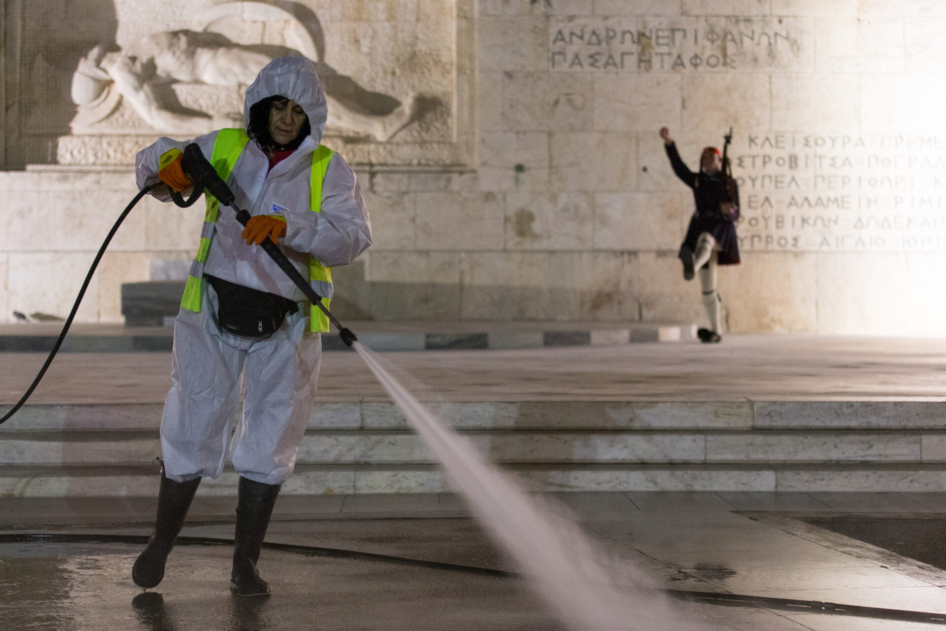 Ρήγμα εξουσίας πίσω από τον Άγνωστο Στρατιώτη