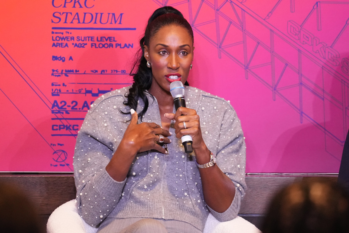 Lisa Leslie named as analyst for CBS Sports' WNBA tipoff show in new deal