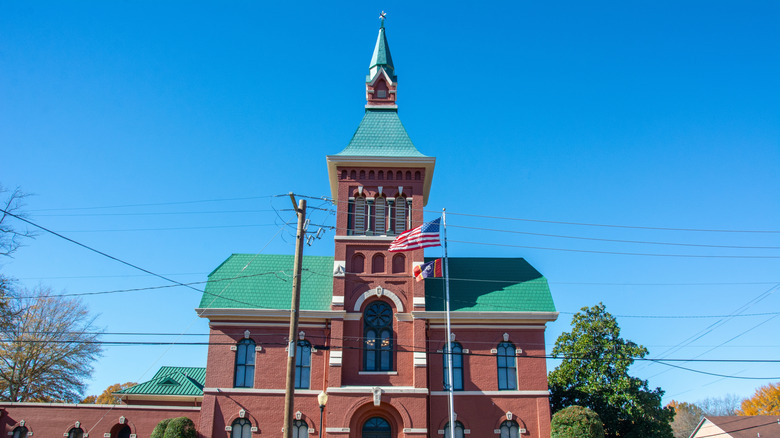 This Underrated Mississippi City Is A Blues Lover's Paradise Surrounded ...