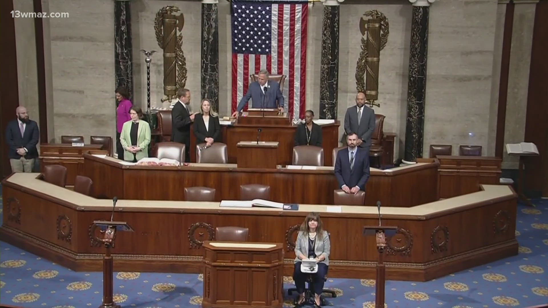 Government shutdown continues, federal employees face layoffs