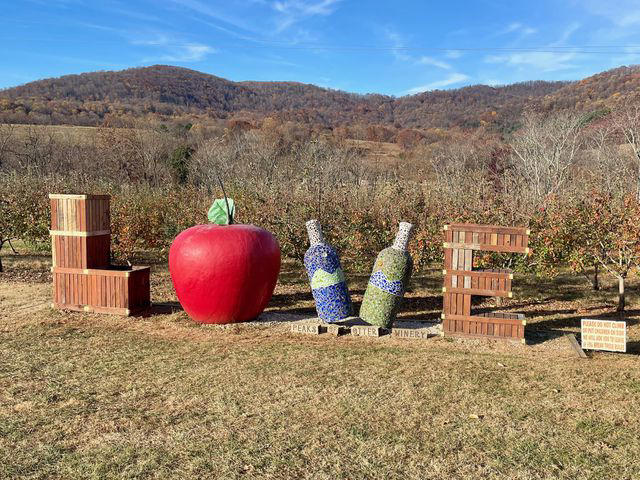 This Scenic Virginia Town Is The Perfect Place To Hop On (Or Off) The ...