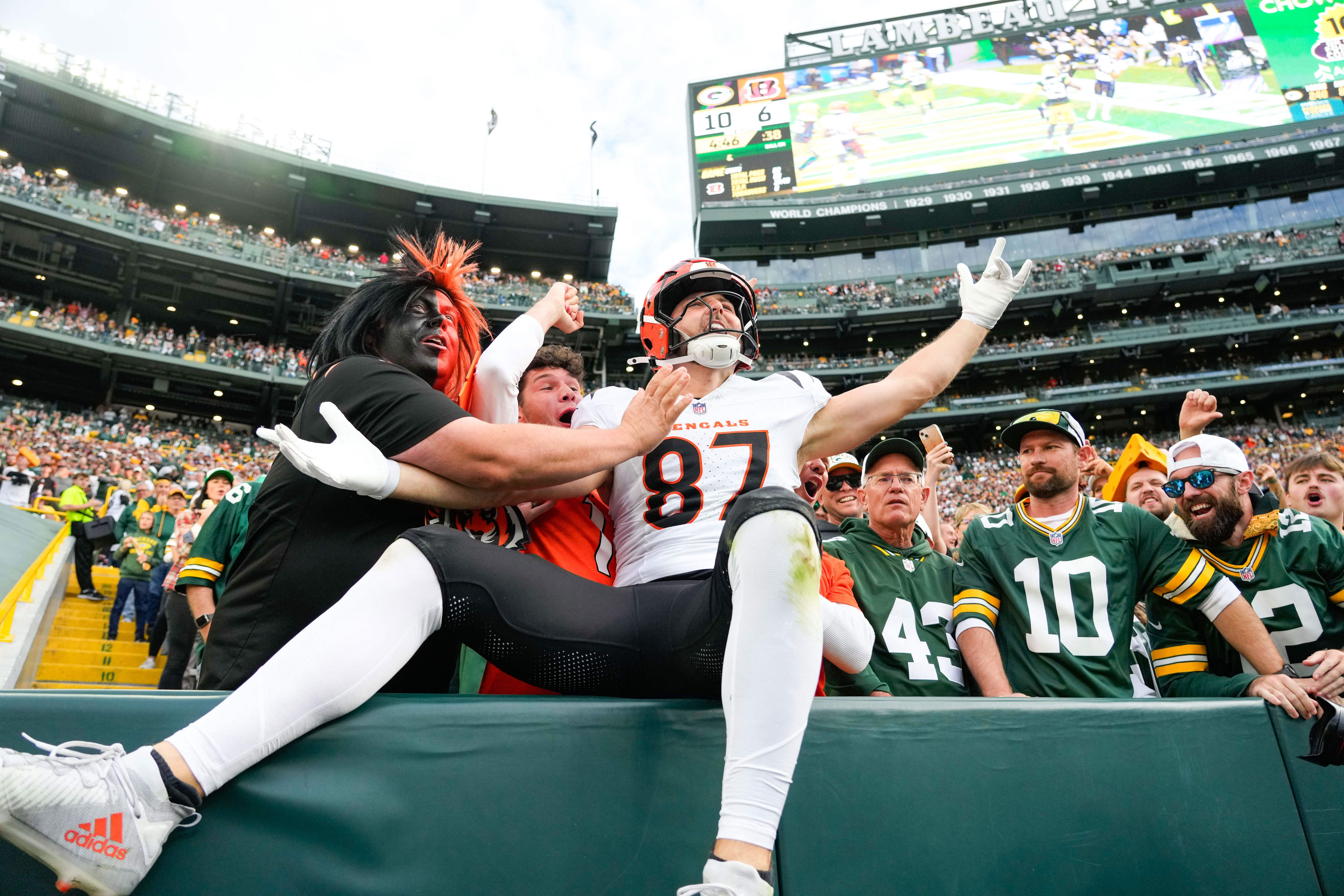 Bengals tight end Tanner Hudson does Lambeau Leap after touchdown vs Packers