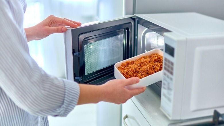 20 Energy-Saving Kitchen Tips